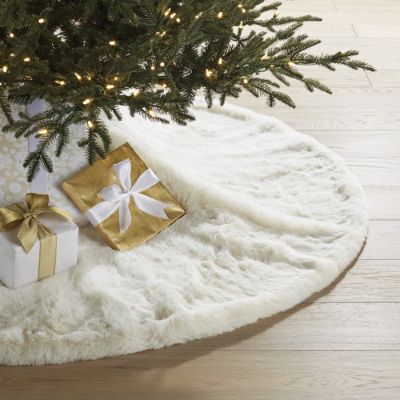 Faux Fur Tree Skirt with Velvet Back & Luxurious Handcrafted Design